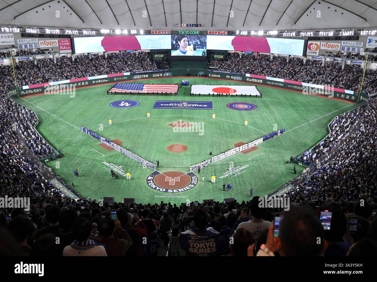 Members of Los Angeles Dodgers and Chicago Cubs sing the U.S. national ...