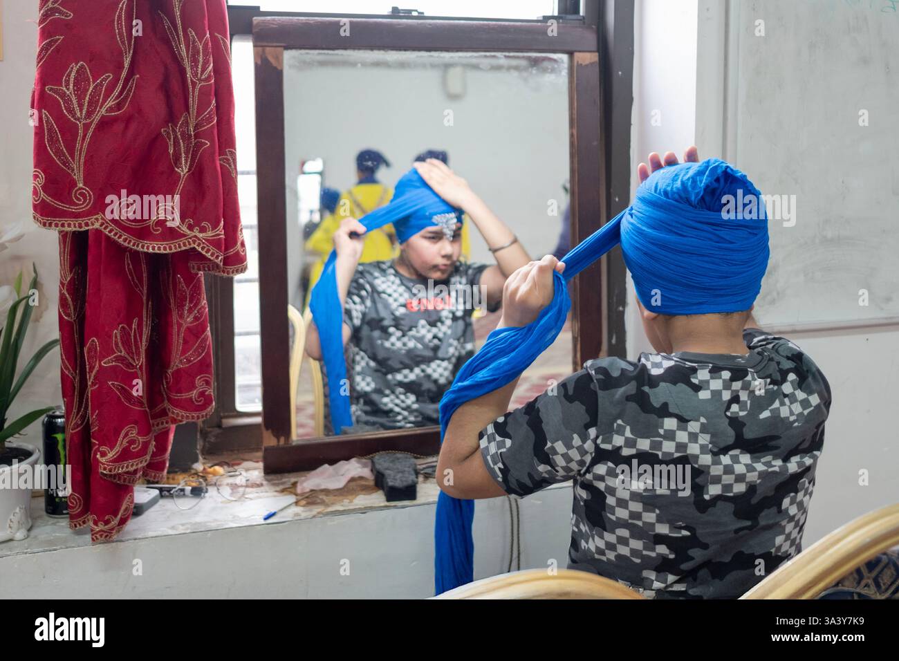 Sikh teenager hi-res stock photography and images - Alamy