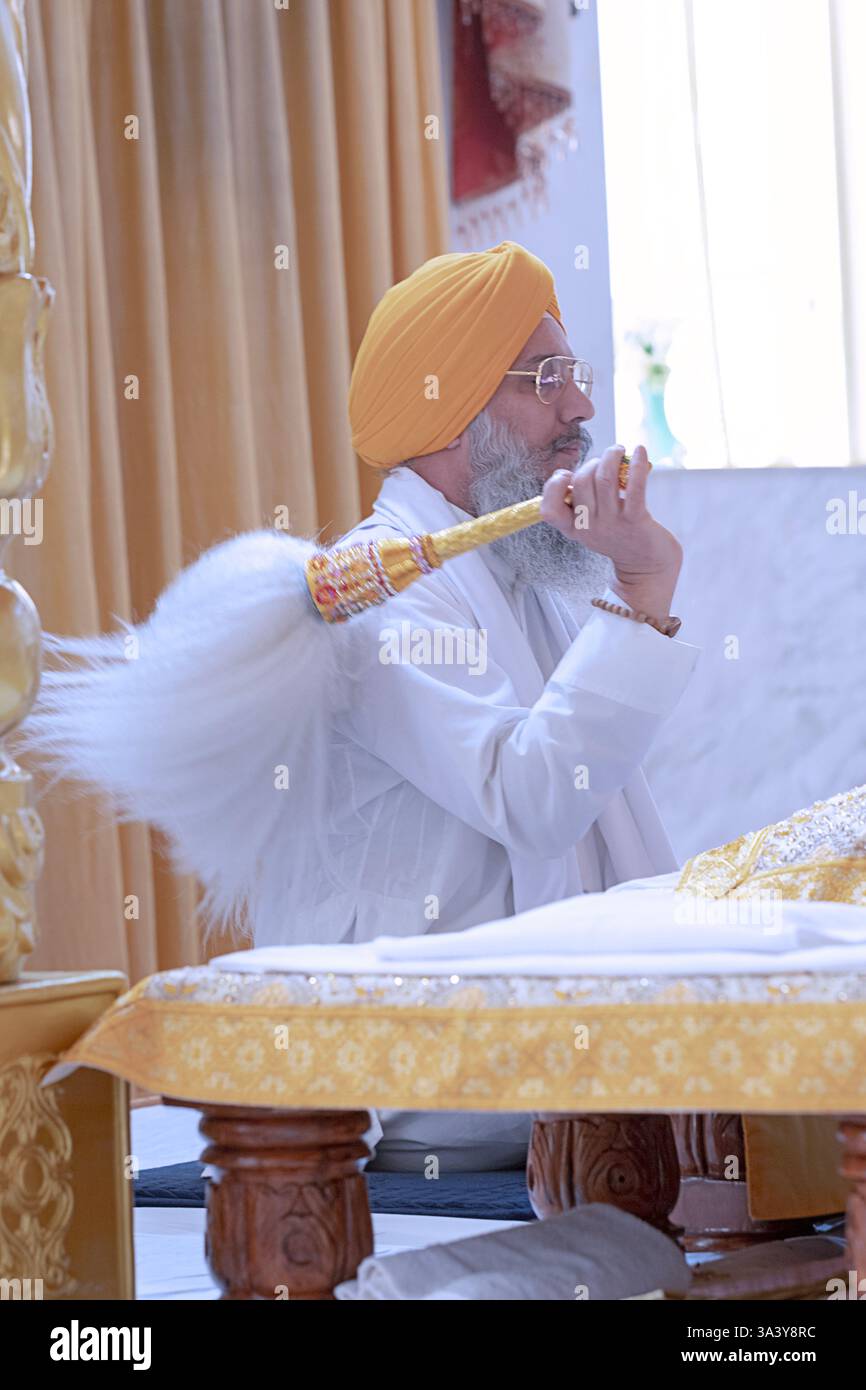 Guru devotion hi-res stock photography and images - Alamy