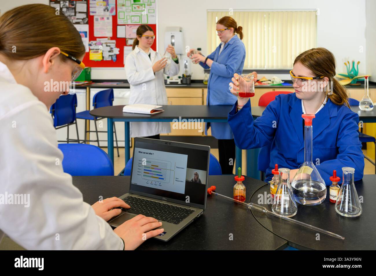 Chemistry lab school classroom hi-res stock photography and images - Alamy