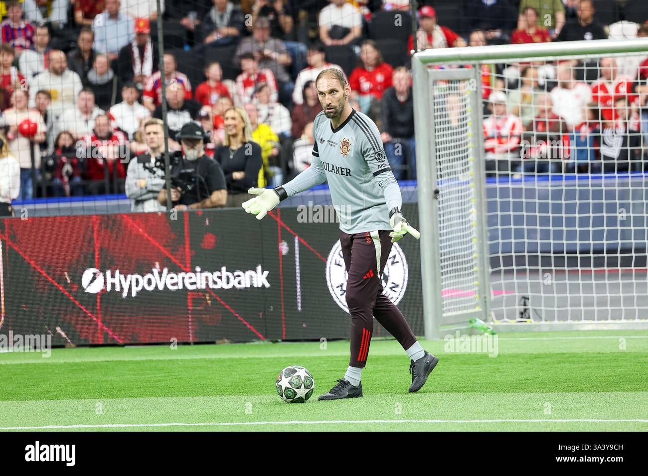 Muenchen, Deutschland. 17th Mar, 2025. Tom Starke (FC Bayern Legends ...