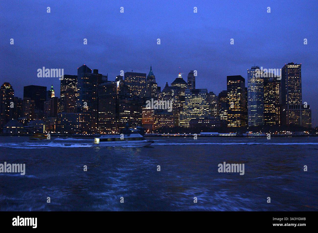 June 26, 2001 - K41395AR.THE PREMIERE OF ''HITCH'' AT BATTERY PARK NEW ...