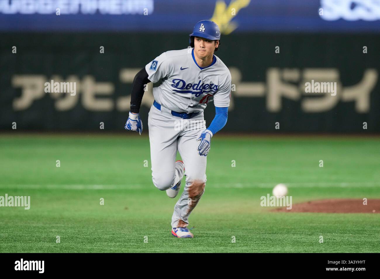 Chicago Cubs' Vidal Brujan sprints to third as he rounds the bag to ...