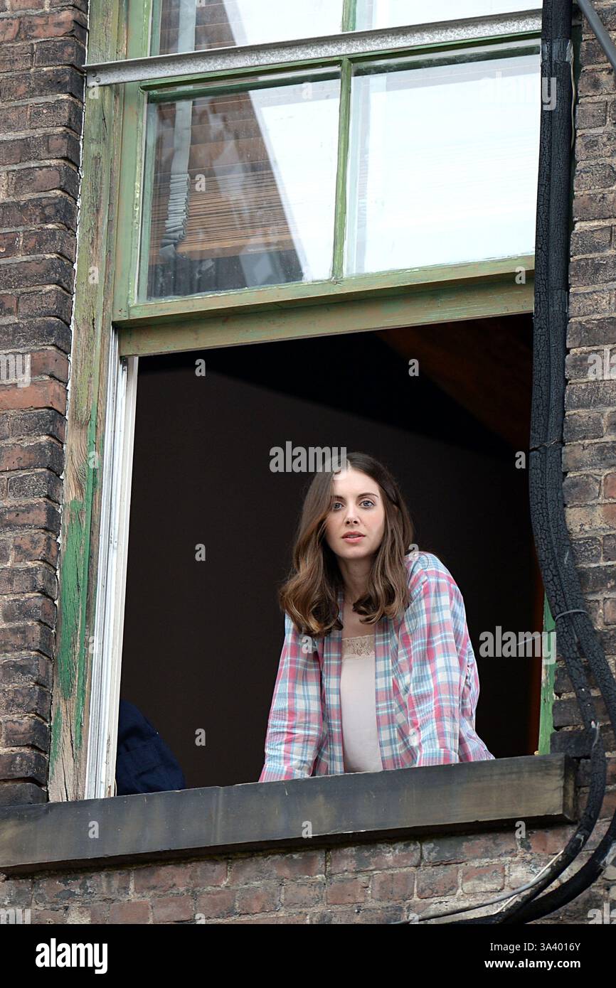 Alison Brie On The Set Of The Movie How To Be Single In Manhattan