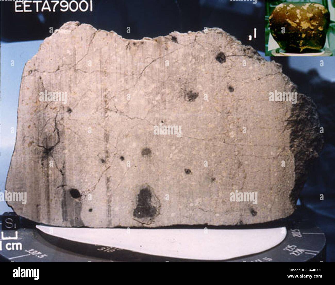 Black basalt cube hi-res stock photography and images - Alamy
