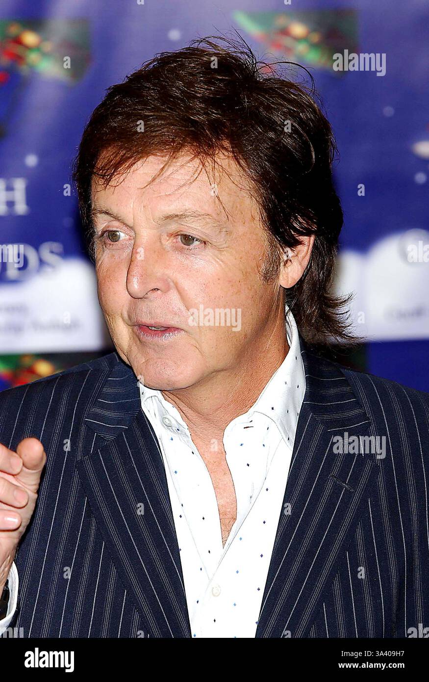 Oct. 3, 2005 - New York, NEW YORK - Paul McCartney signs his new book ...