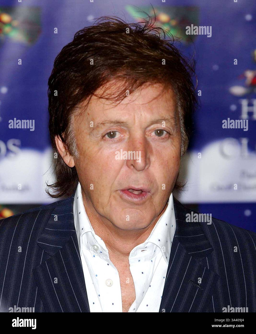 Oct. 3, 2005 - New York, NEW YORK - Paul McCartney signs his new book ...
