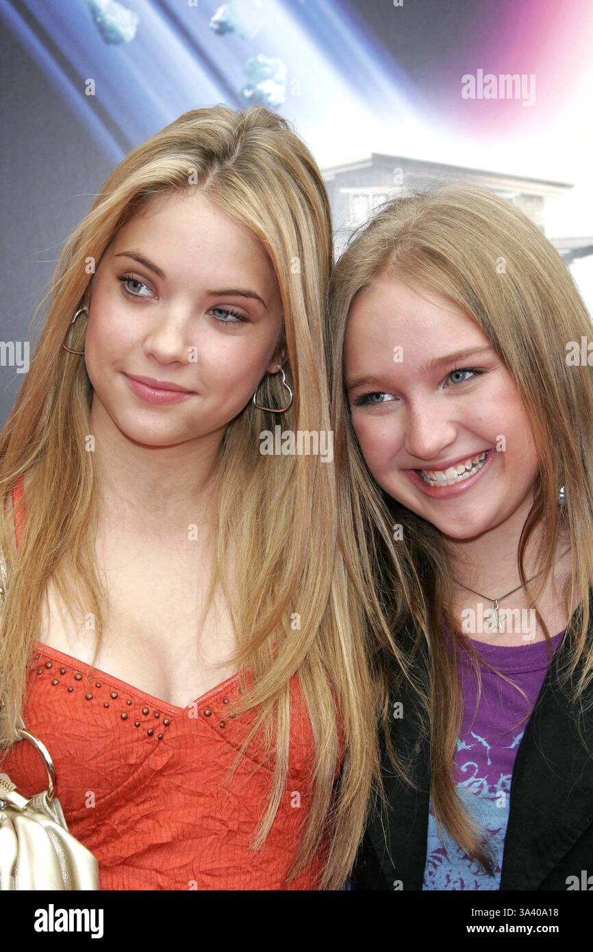 Nov. 6, 2005 - K45852NP.Zathura Premiere at the Mann Village Theater in ...