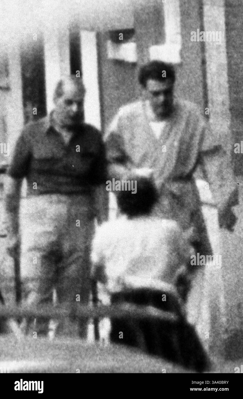 Dec. 22, 2005 - K9225AR.VINCENT GIGANTE LEAVING HIS HOME IN THE 70S FOR ...