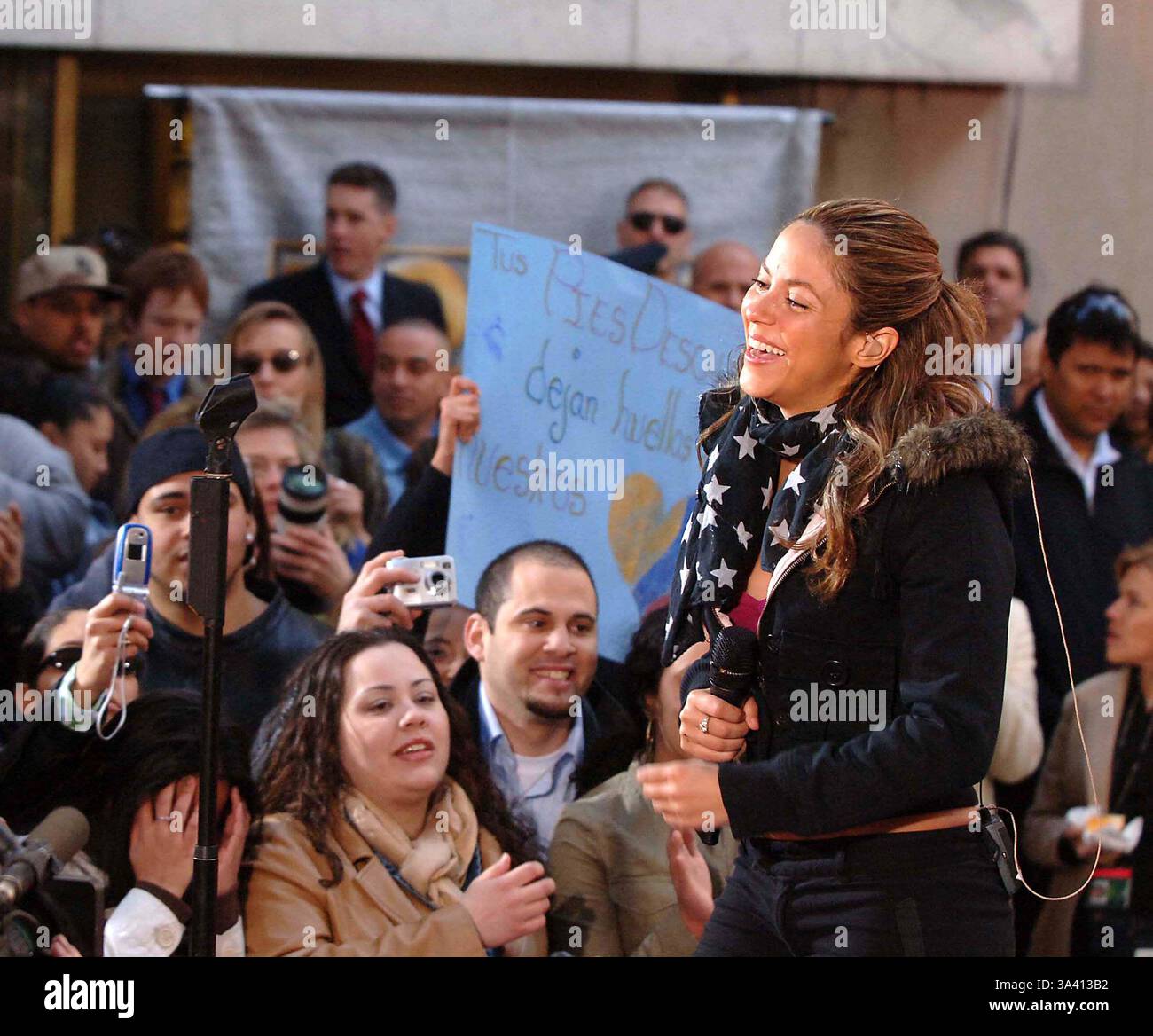 Apr. 28, 2006 - K47663AR.SHAKIRA PERFORMING AT NBC'S TODAY SHOW IN ...