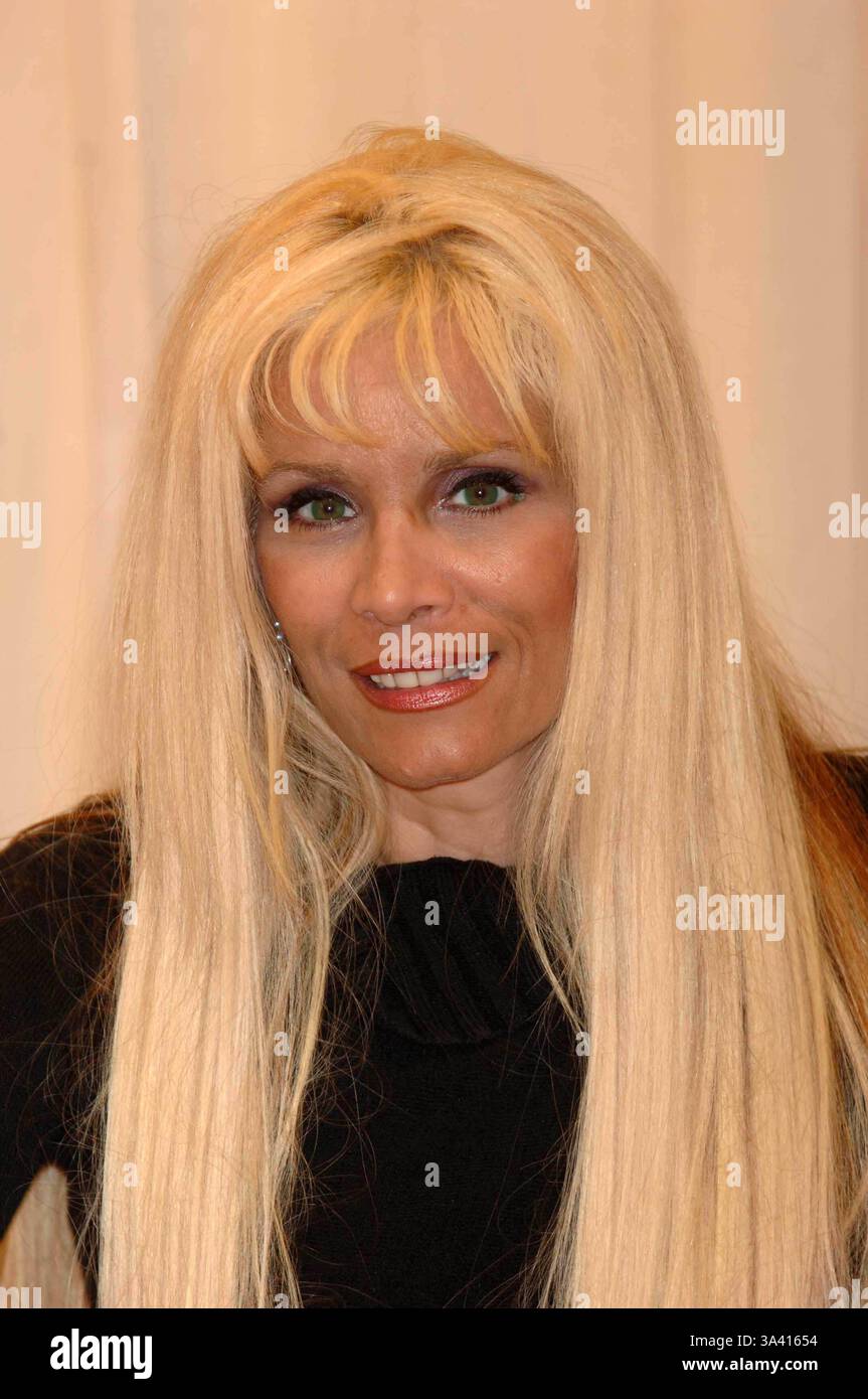 May 9, 2006 - New York, New York, USA - K47788AR.VICTORIA GOTTI ...