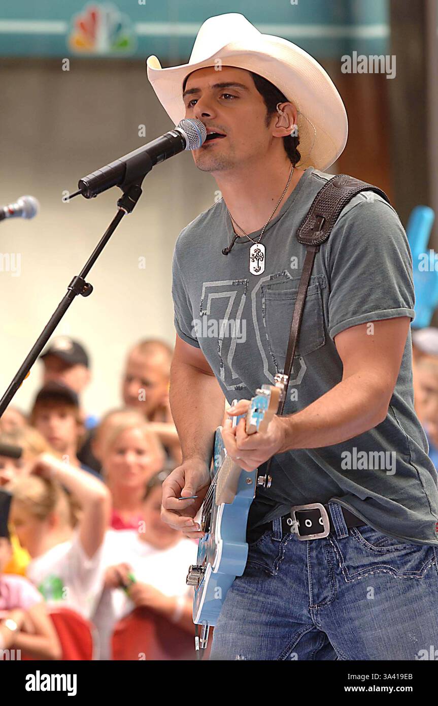 June 2, 2006 - New York, New York, USA - Brad Paisley performs on NBC's ...