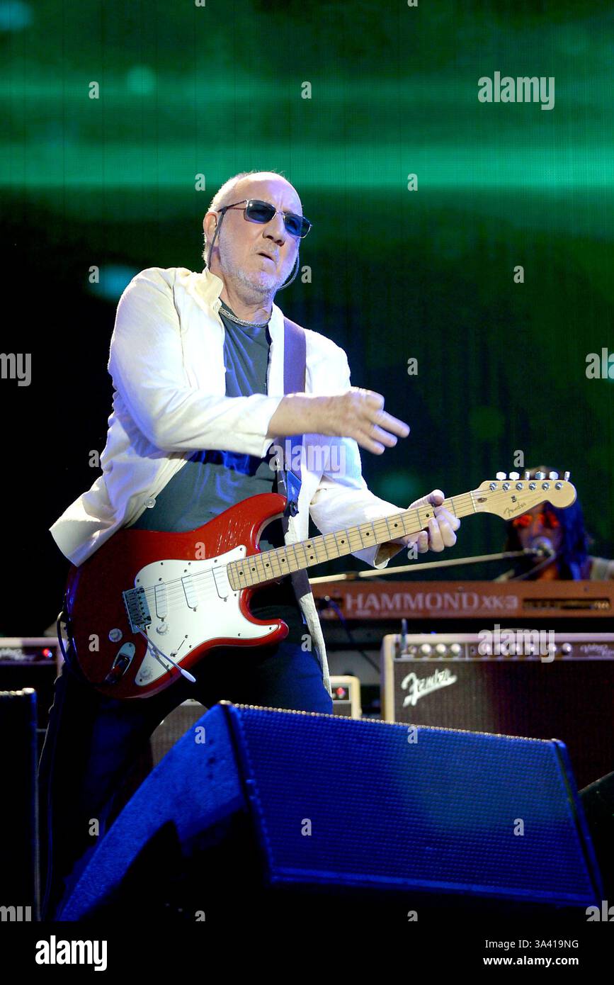 The Who’s Pete Townsend headlines the Pyramid Stage at the Glastonbury ...