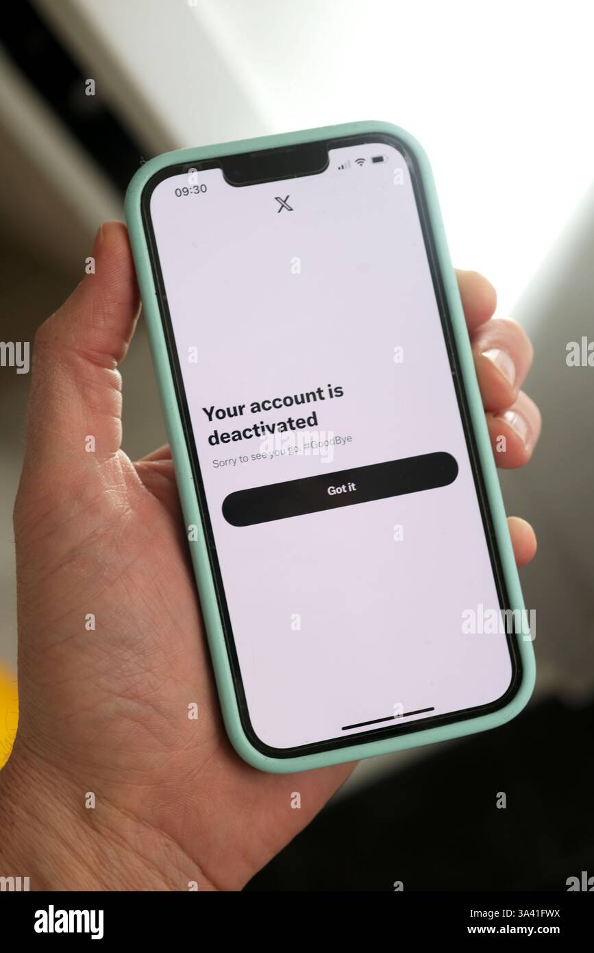 Closed x account hi-res stock photography and images - Alamy