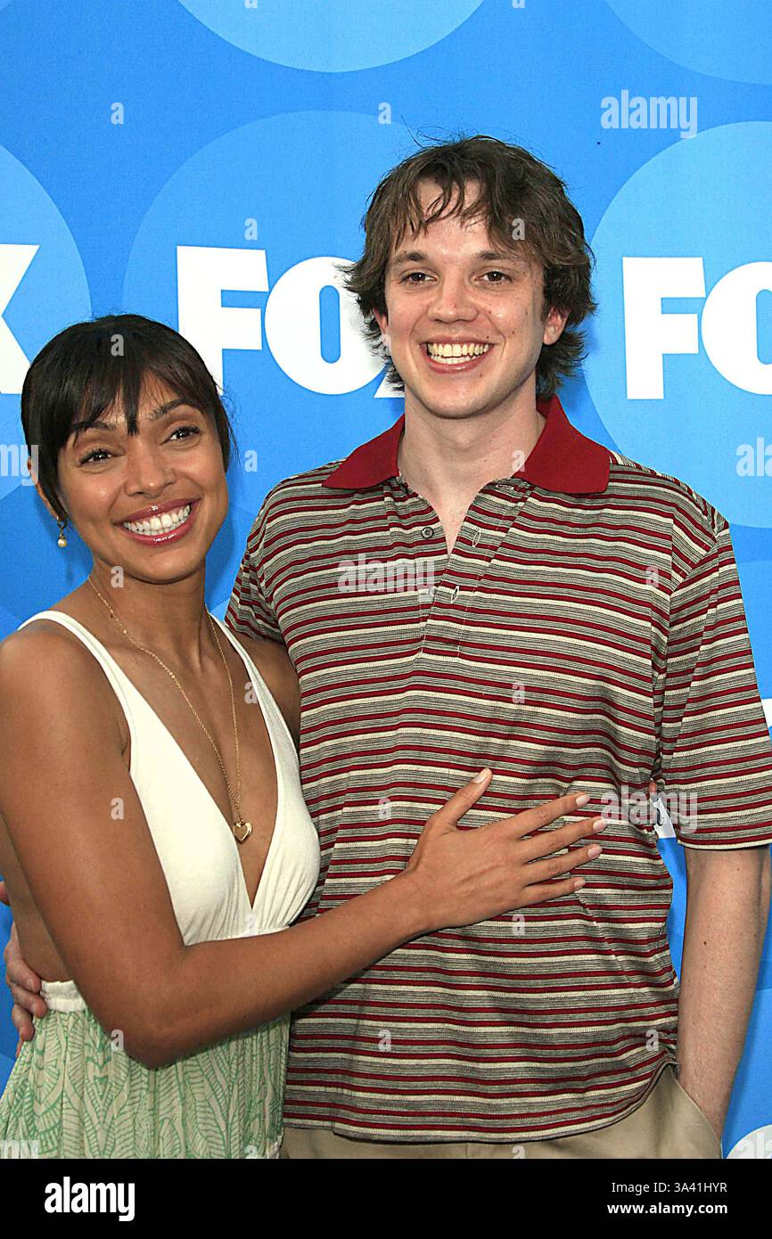 Tamara taylor and eric millegan hi-res stock photography and images - Alamy