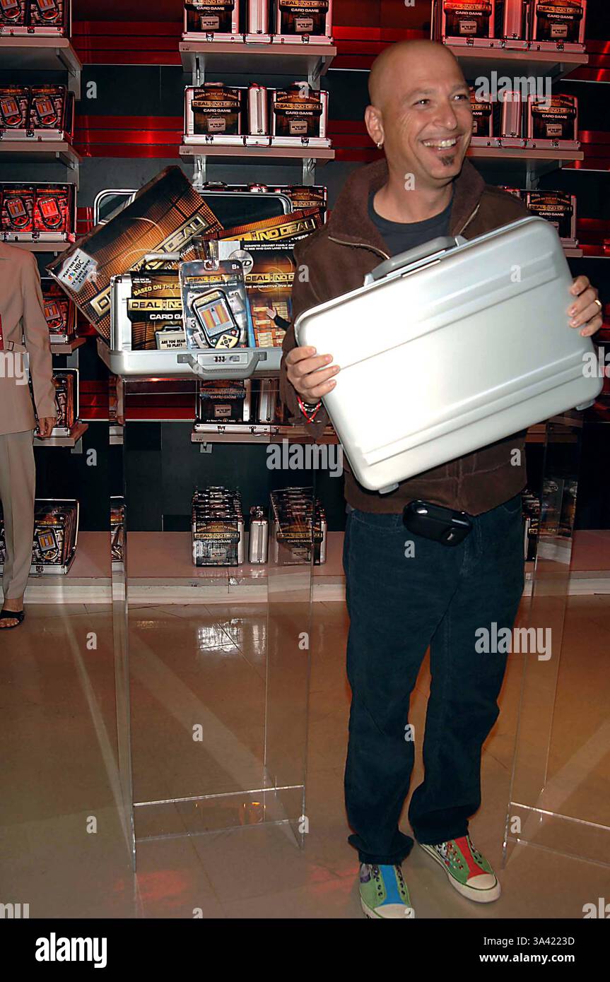 Sept. 28, 2006 - K50049AR.DEAL OR NO DEAL BOARD GAME LAUNCH WAS HELD AT ...