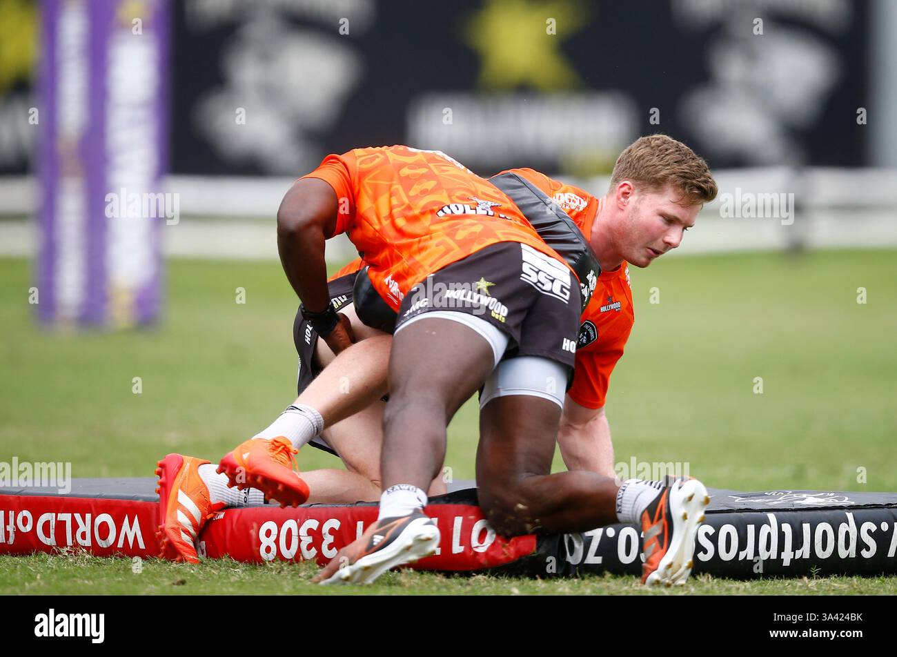 Yaw Penxe of the Hollywoodbets Sharks and Ethan Hooker of the ...