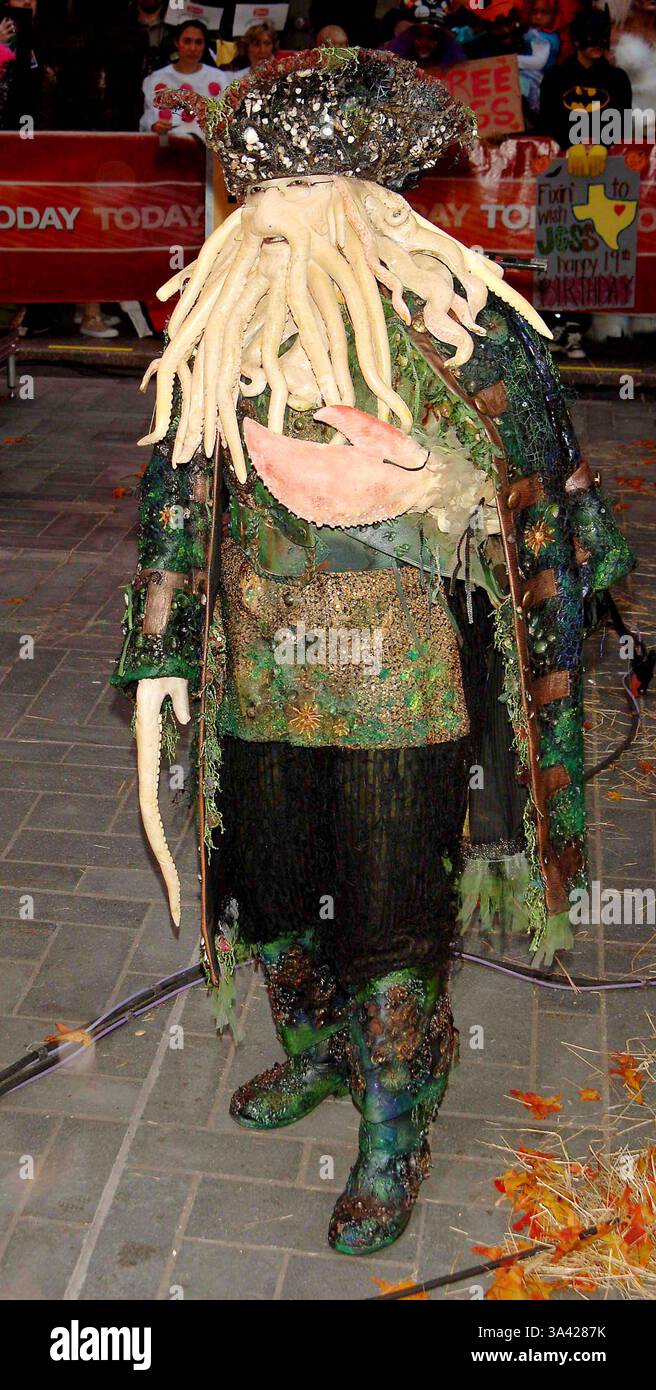 Oct. 31, 2006 - New York, new york - K50503AR.NBC's Today Show team ...