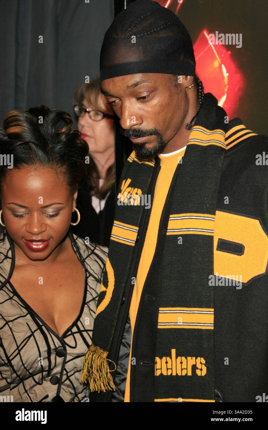 Dec. 11, 2006 - Los Angeles, CALIFORNIA, USA - SNOOP DOGG AND WIFE ...
