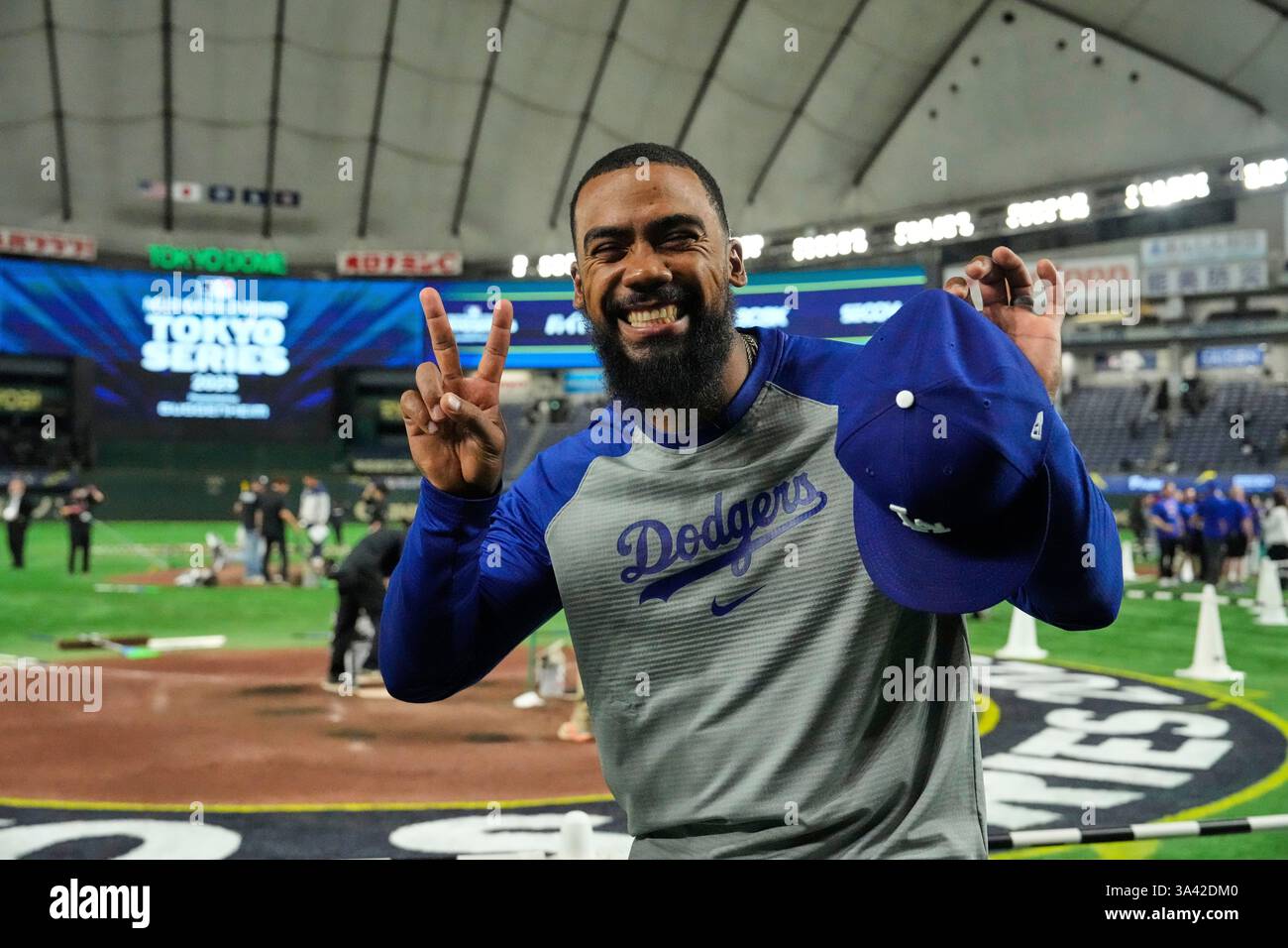 Los Angeles Dodgers' Teoscar Hernandez smiles and gestures to the ...