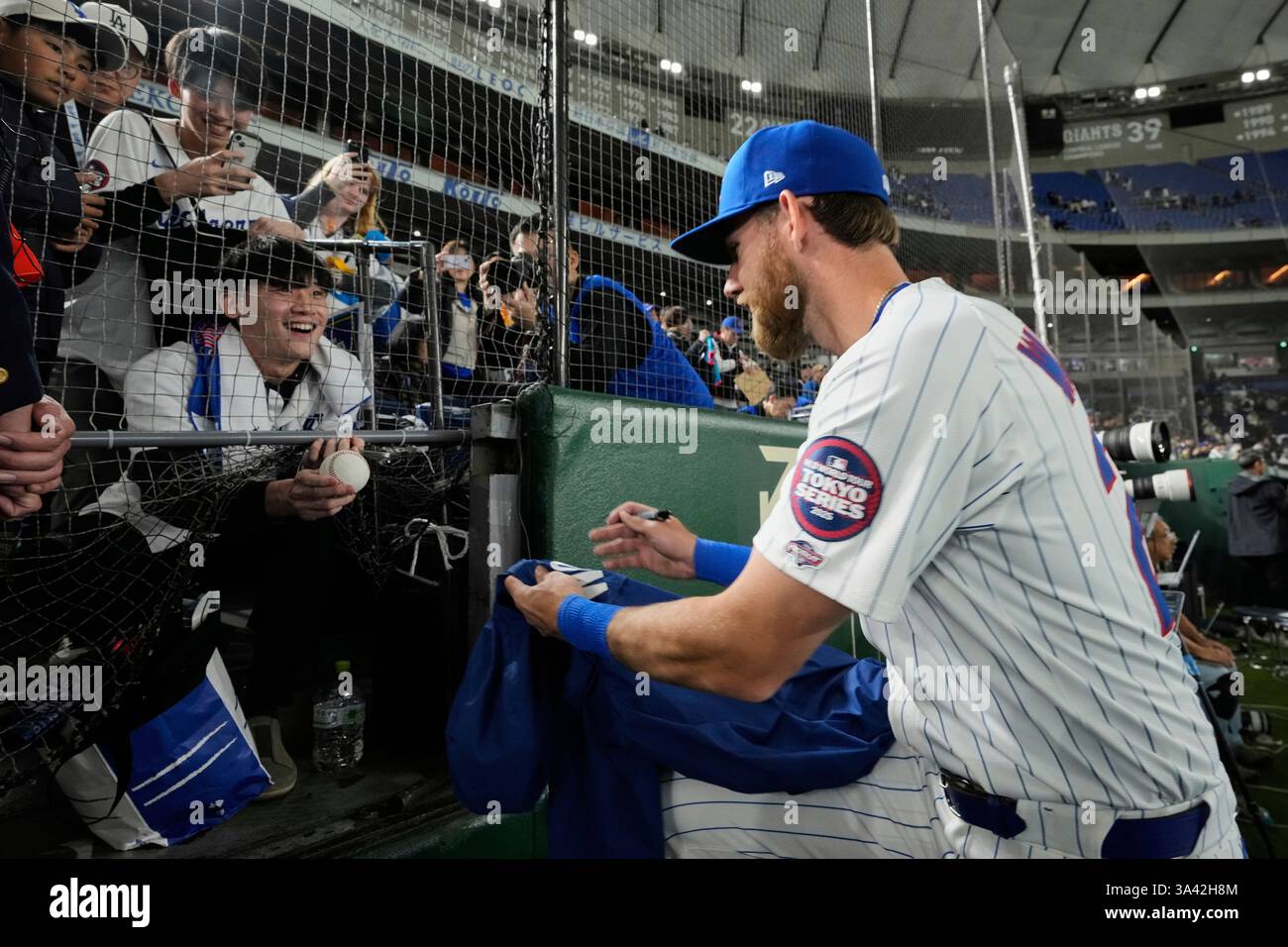 Chicago Cubs' Gage Workman signs autographs for fans after an MLB Japan ...