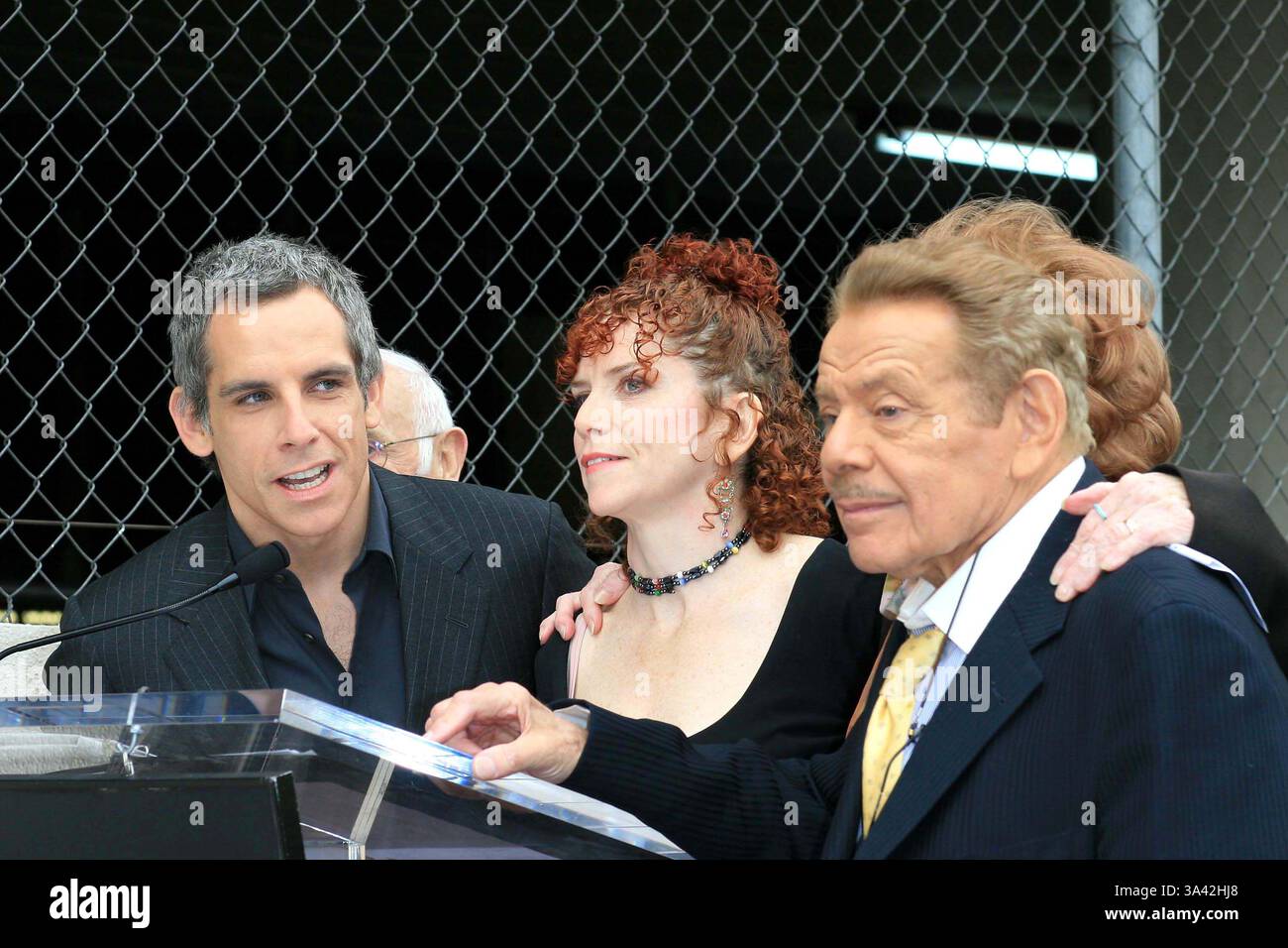 Feb. 9, 2007 - Hollywood, CALIFORNIA, USA - BEN STILLER AND AMY STILLER ...