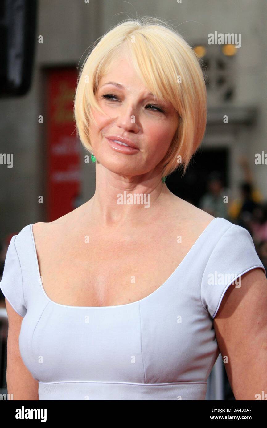 Oceans thirteen ellen barkin hi-res stock photography and images - Alamy