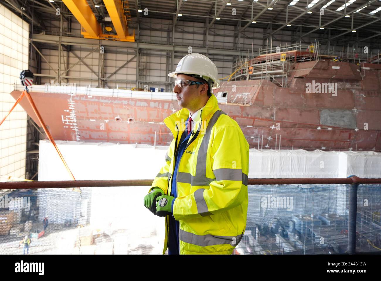Scottish Labour leader Anas Sarwar views work on HMS Venturer and HMS ...