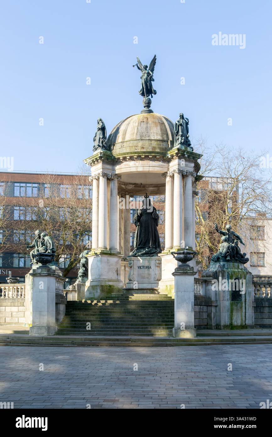 Queen Victoria statue, Derby Square, city centre of Liverpool, England ...