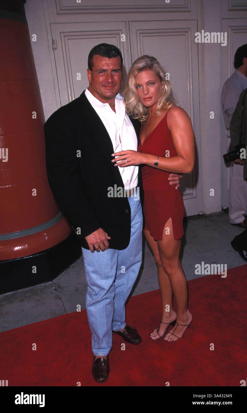 June 19 2007 Erikaeleniakretro Erika Eleniak Husband Phillip Goglia