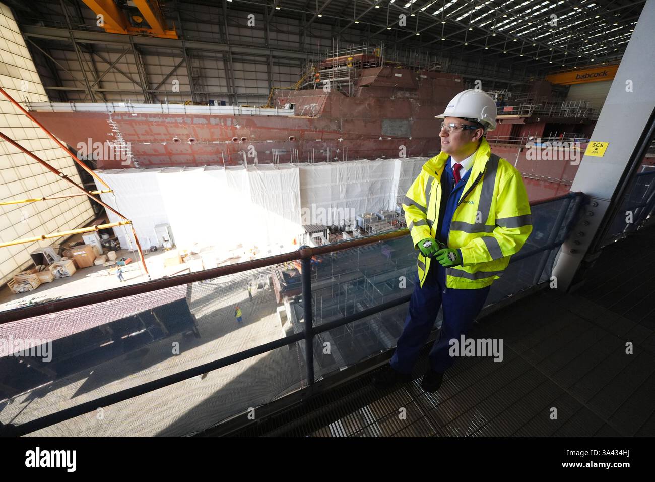 Scottish Labour leader Anas Sarwar views work on HMS Venturer and HMS ...