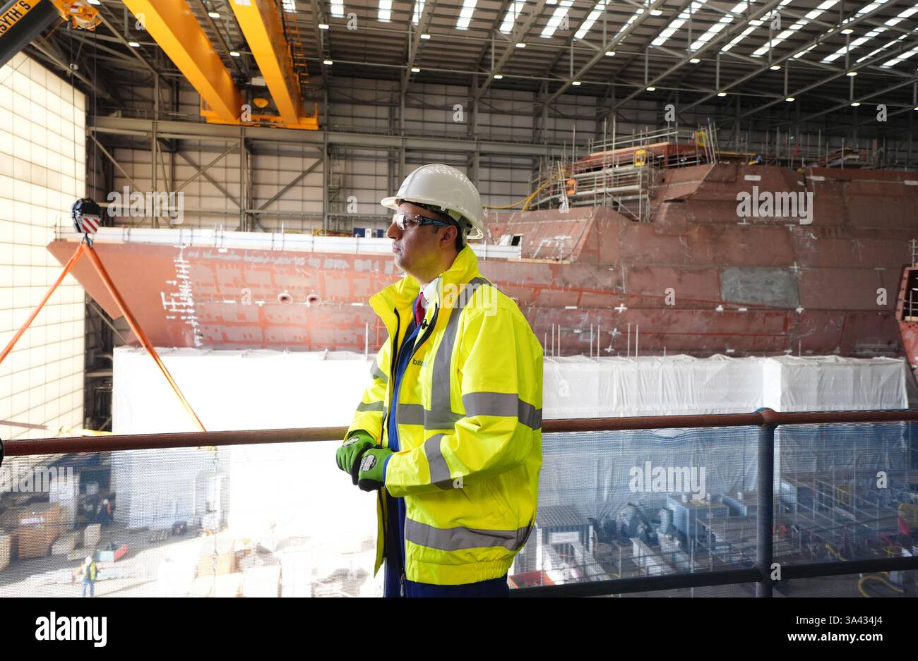 Scottish Labour leader Anas Sarwar views work on HMS Venturer and HMS ...