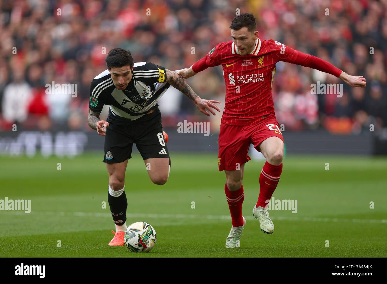 Andrew Robertson of Liverpool and Sandro Tonali of Newcastle United ...