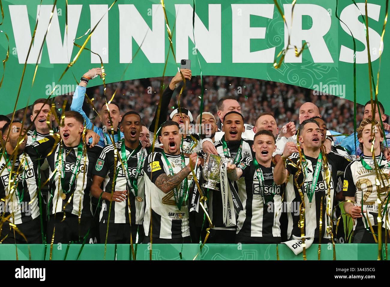 Newcastle United players celebrate with the Carabao Cup - Liverpool v Newcastle United, Carabao ...