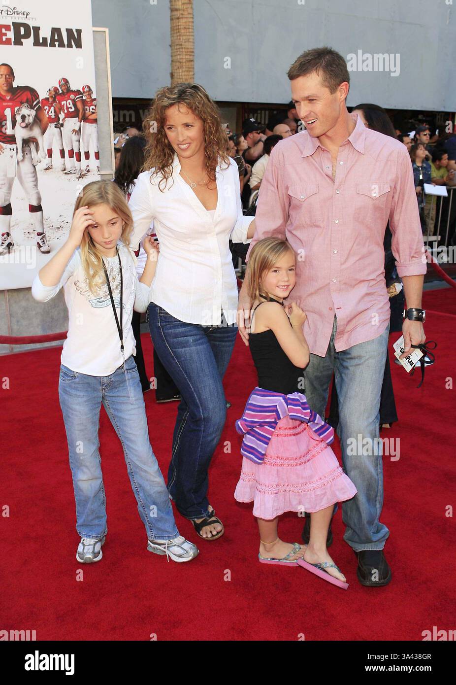 Sept. 23, 2007 - Los Angeles, CALIFORNIA, USA - ERIC CLOSE AND FAMILY ...