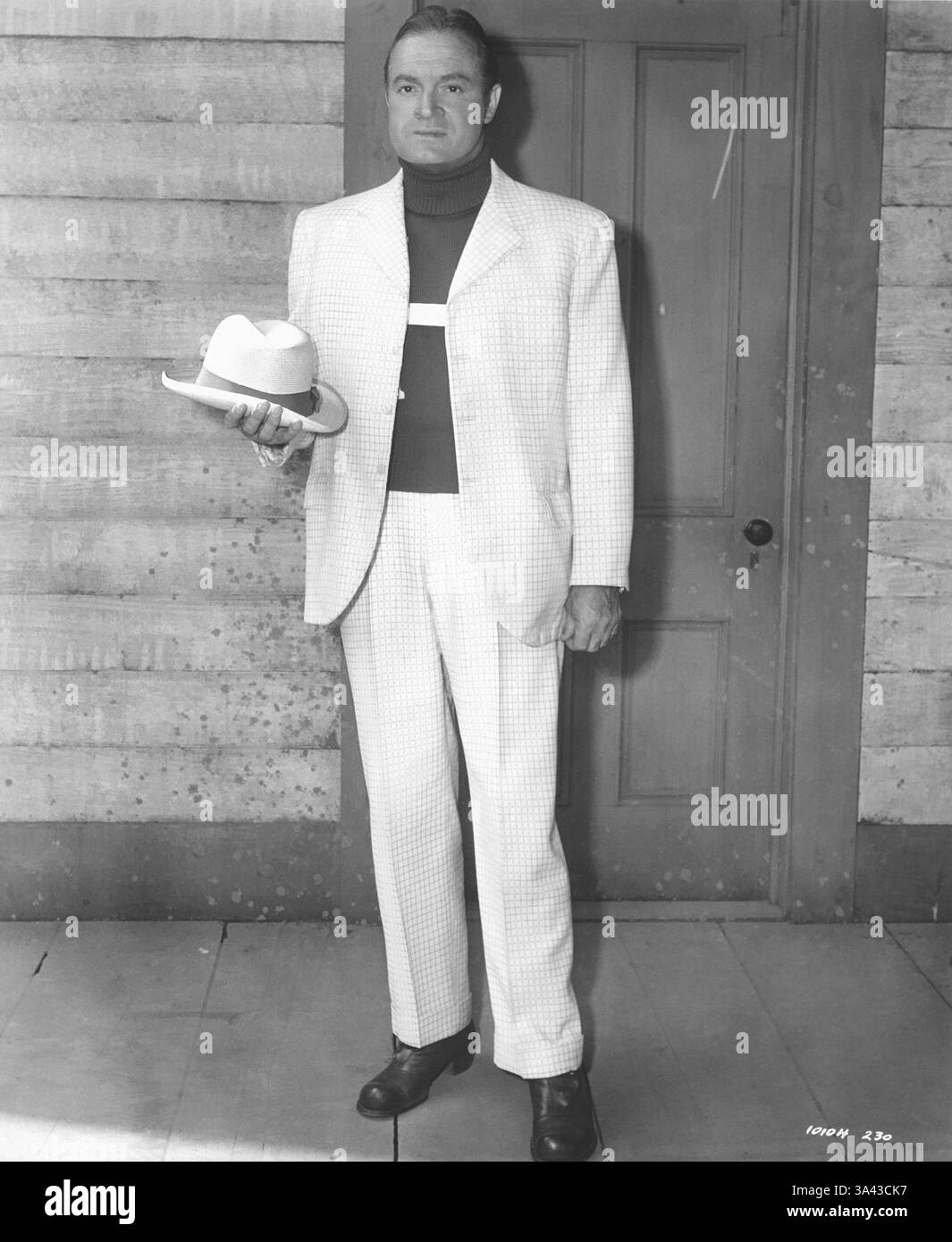 Bob Hope in a white suit holding white hat Stock Photo - Alamy