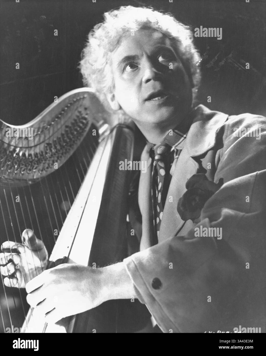 Portrait of Harpo Marx playing a harp Stock Photo - Alamy