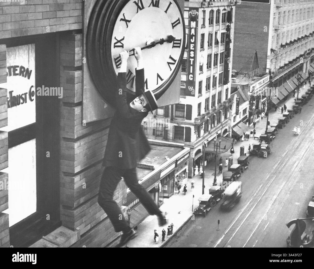 Movie still from the movie Safety Last, Harold Lloyd Stock Photo - Alamy