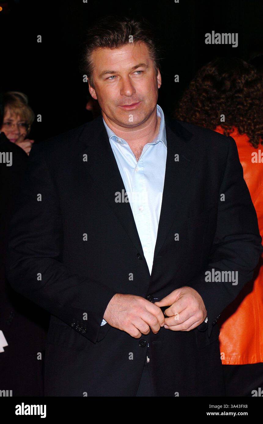 Jan. 1, 2011 - Hollywood, CALIFORNIA, USA - K34854FB .ALONG CAME POLLY ...