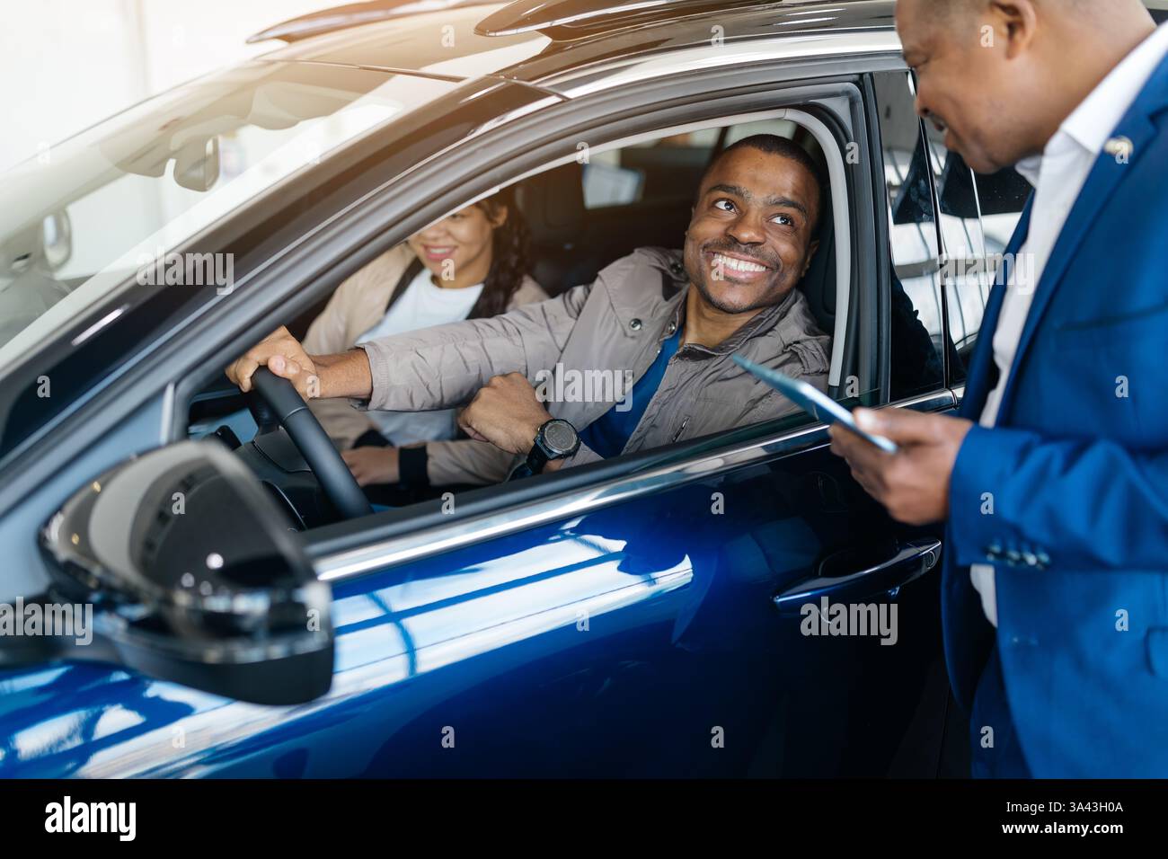 Couple engaged in car hi-res stock photography and images - Alamy