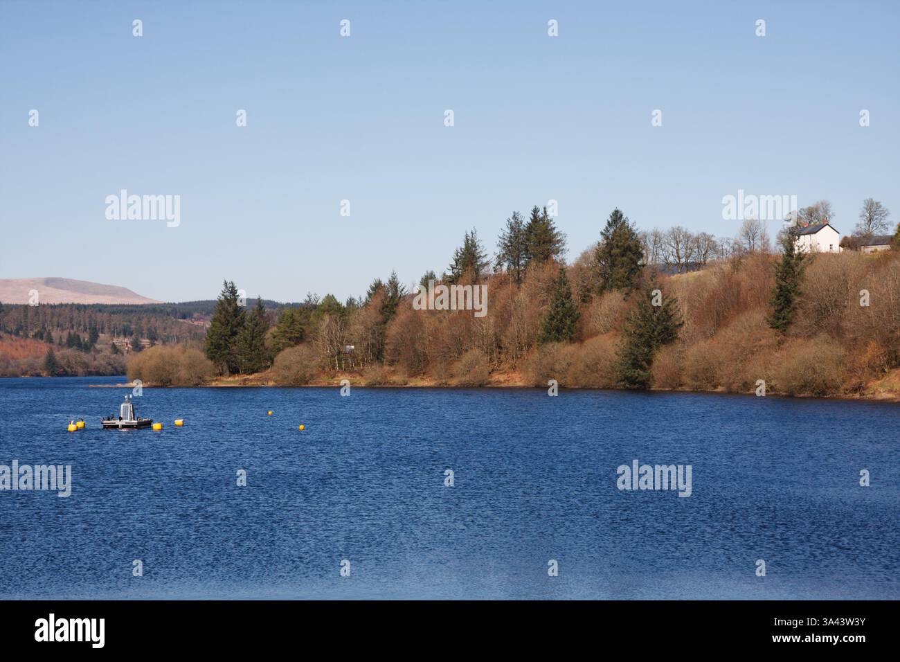 Llwyn Onn reservoir, Merthyr Tydfil, South Wales, UK. 18 May 2025. UK ...