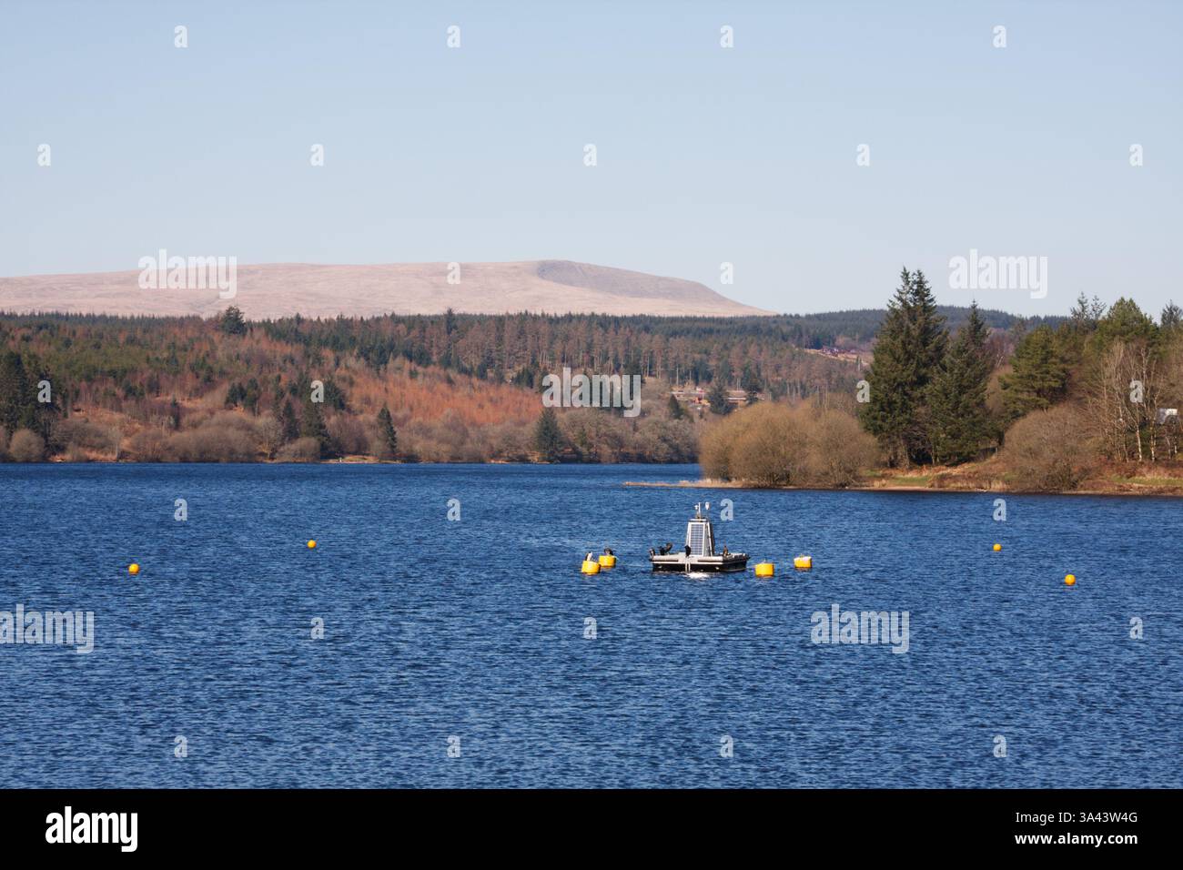 Llwyn Onn reservoir, Merthyr Tydfil, South Wales, UK. 18 May 2025. UK ...