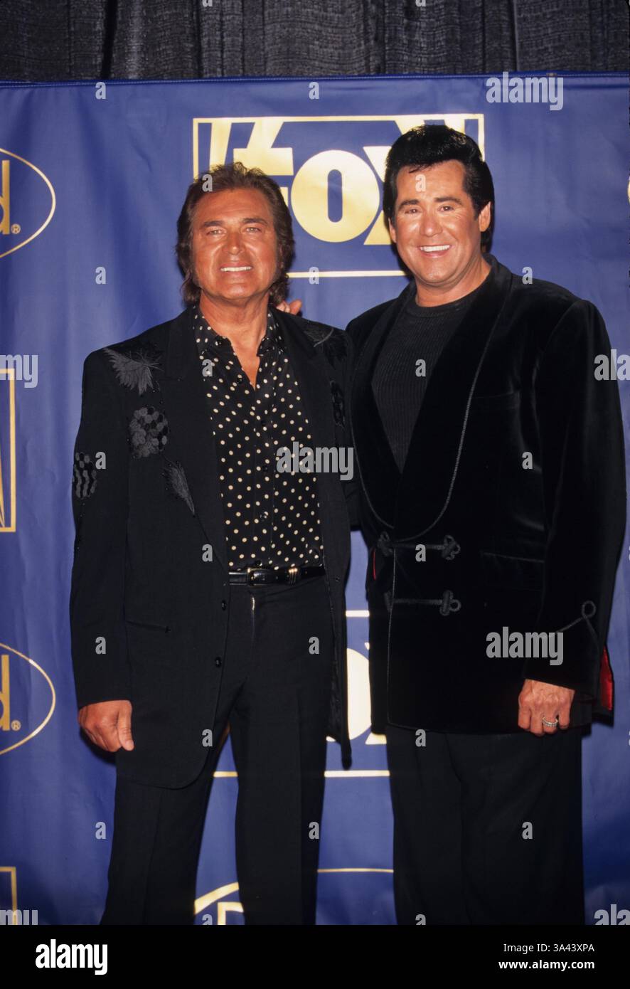 ENGELBERT HUMPERDINCK Wayne Newton 1996 Billboard music awards in Las ...