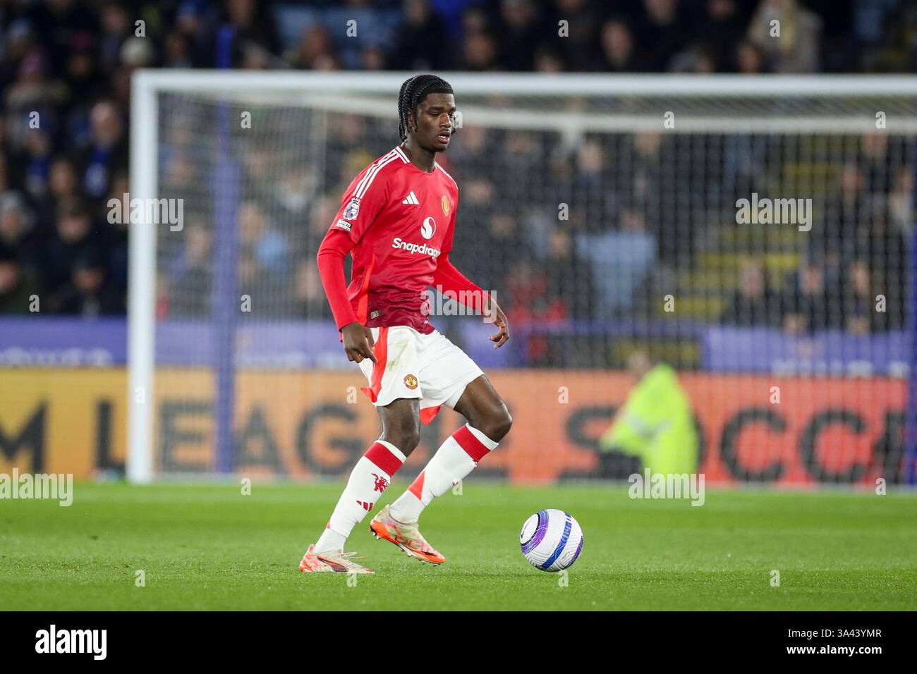 Leicester, UK. 16th Mar, 2025. Manchester United defender Ayden Heaven ...