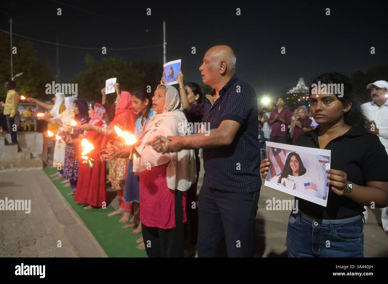 March 18, 2025, Prayagraj, Uttar Pradesh, India: Prayagraj: Devotees ...