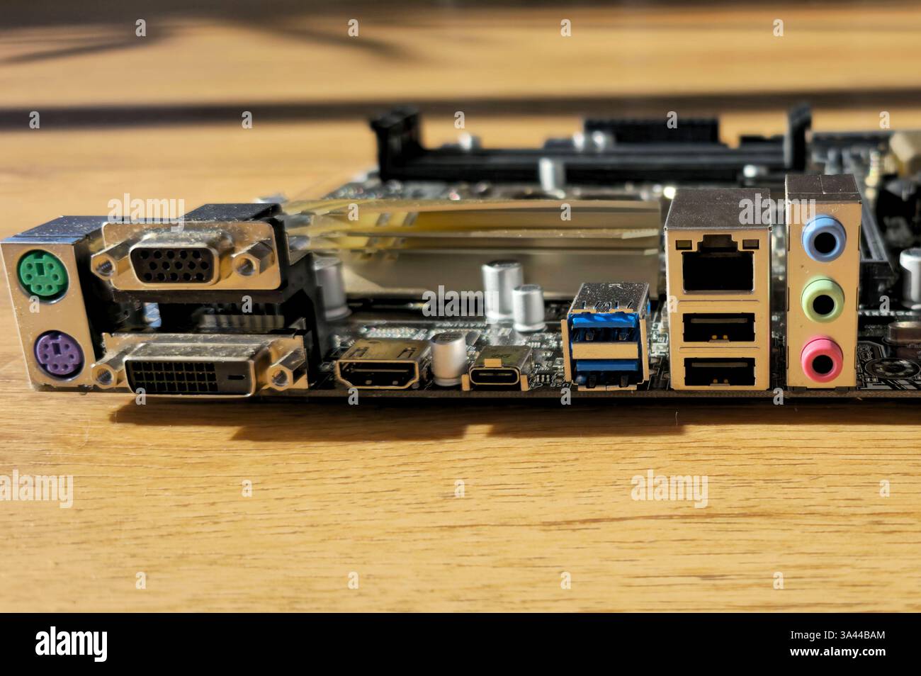 Ein Mainboard ist die Hauptplatine in einem Computersystem. Sie ...