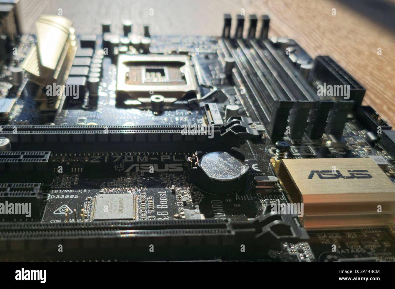 Ein Mainboard ist die Hauptplatine in einem Computersystem. Sie ...