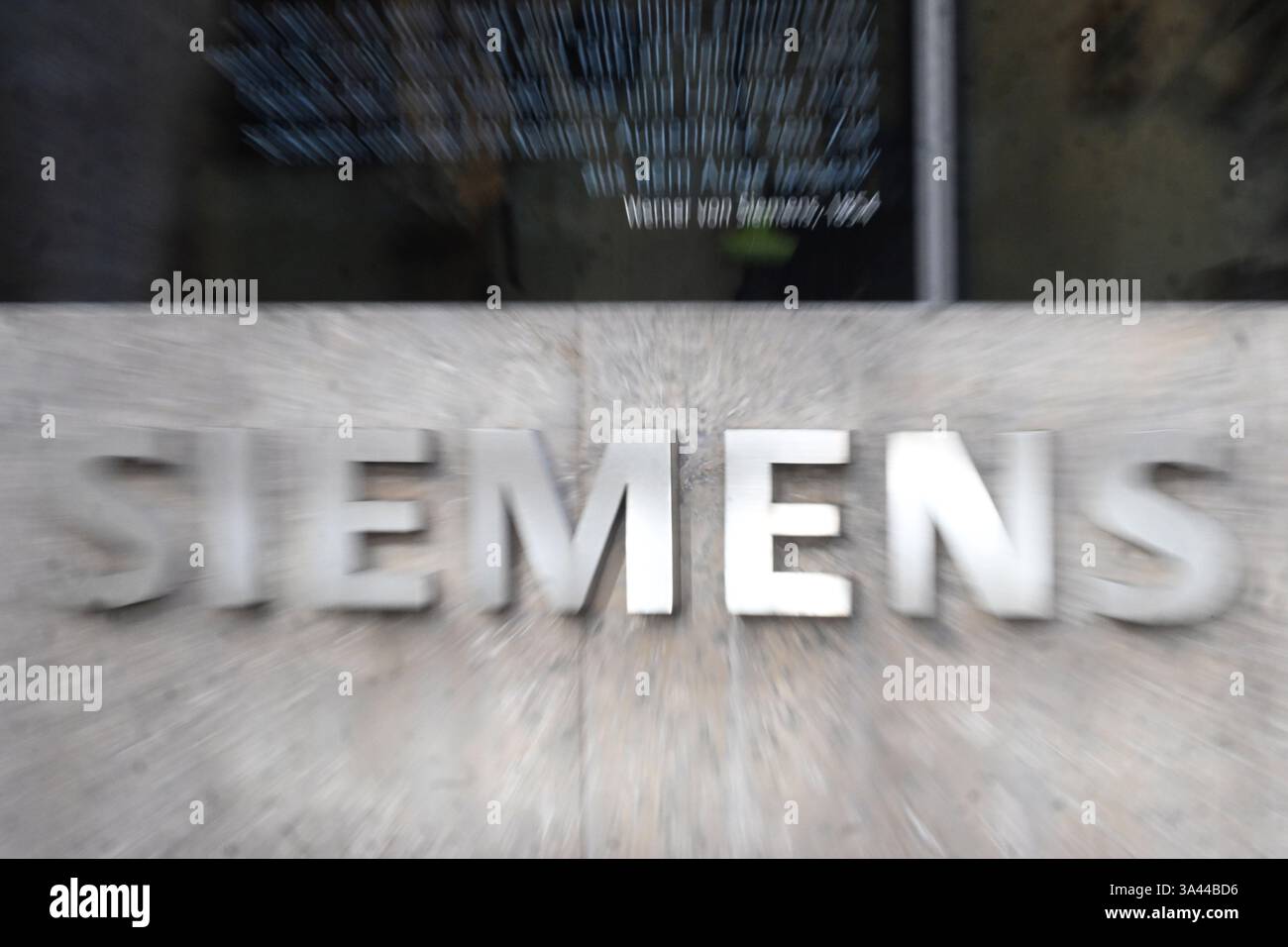 Munich, Germany. 18th Mar, 2025. The lettering "Siemens" can be seen in front of the ...