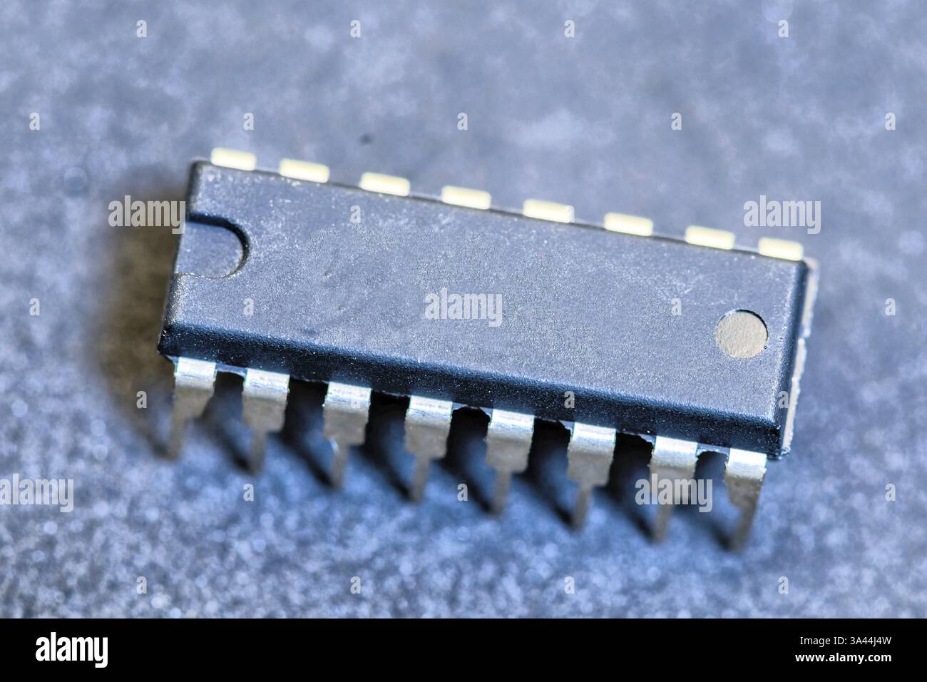 Integrated circuit chip hi-res stock photography and images - Alamy