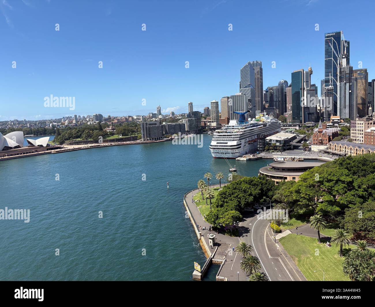 Aerial view of Sydney harbour, cruise ship docked at wharf. Sydney ...